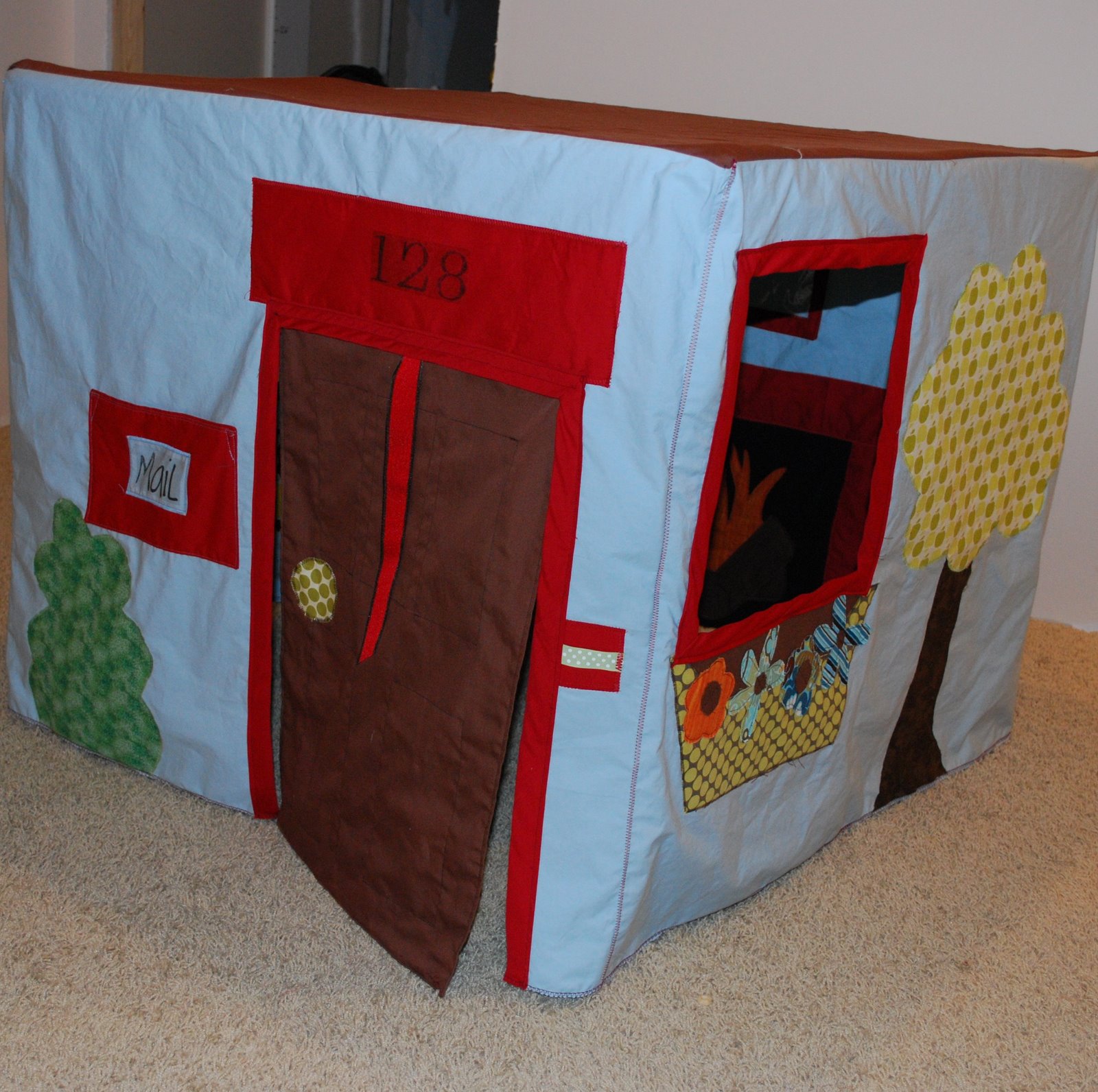 Crafty Chic Mommy: Felt Play House Along