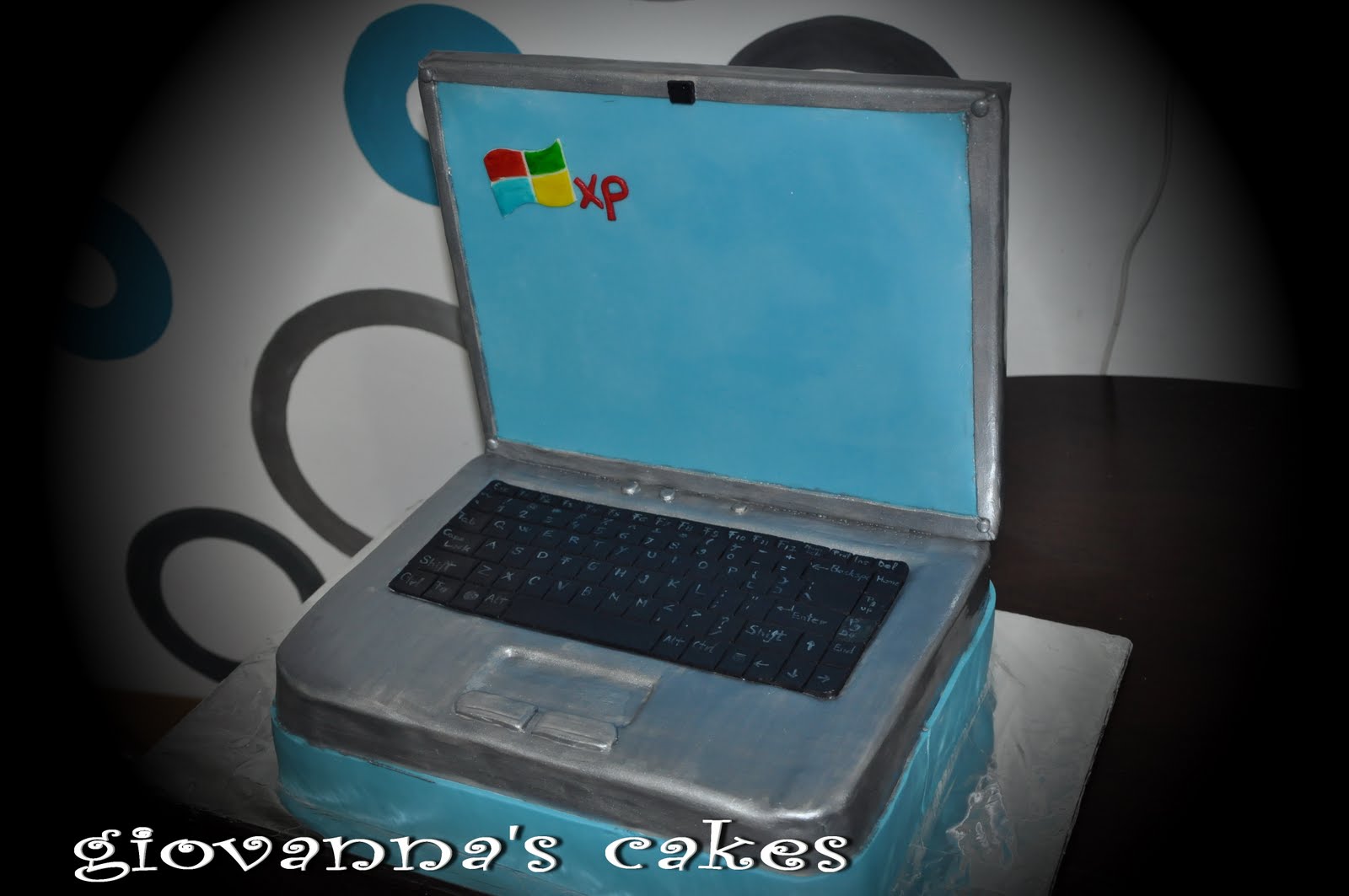 giovanna's cakes: laptop cake