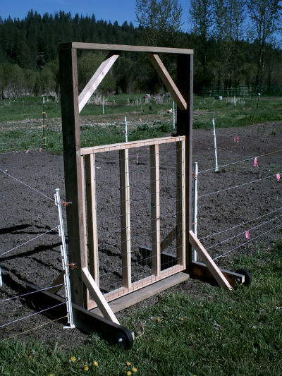 MudClucker Farm: Movable Garden Gate