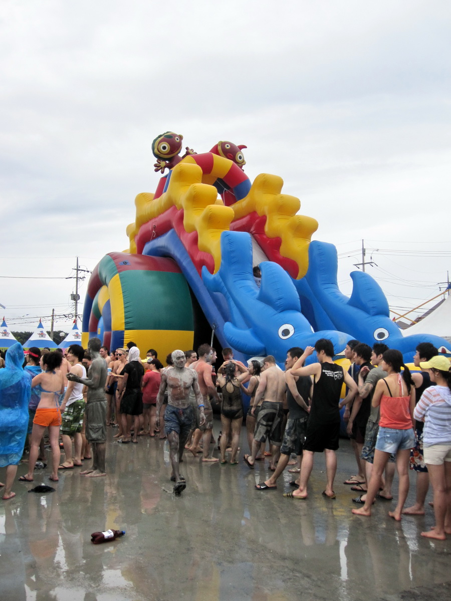 Adventures in SoKo: Warm Desks and Muddy Friends!