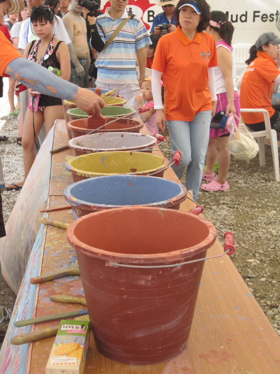 Adventures in SoKo: Warm Desks and Muddy Friends!