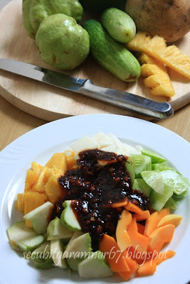 Rojak Buah Daun Pisang