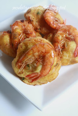 Menu sampingan masa berbuka semalam, Cucur Udang.. Tu sebelum adegan ...