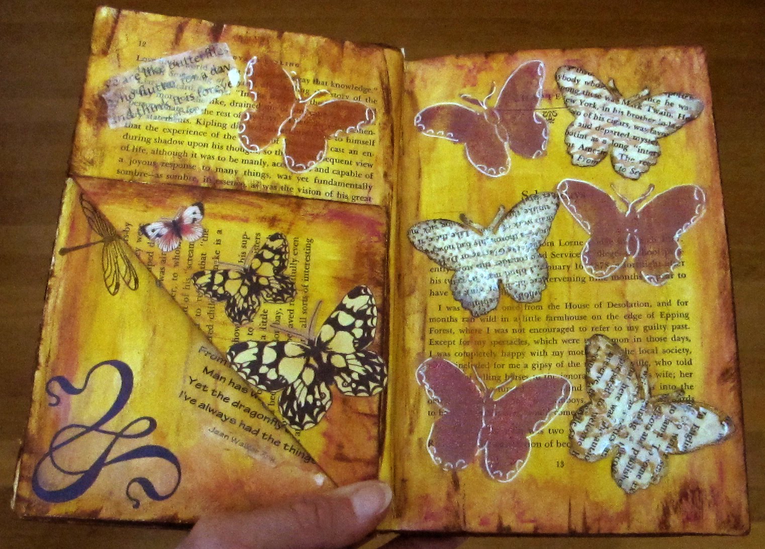 My little Crafty World: Altered Book Done