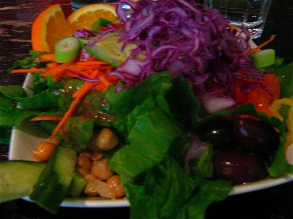 Montreal restaurant reviews, Montreal food cultures, local food