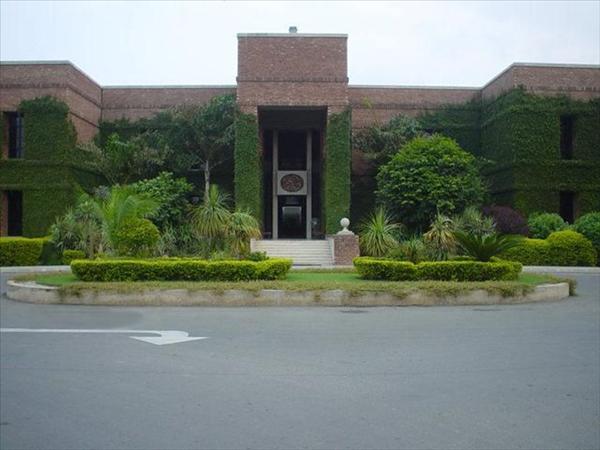 World Famous Universities Degrees: Lahore University of Management Sciences