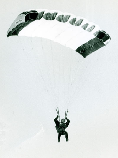 50 years of South Australian skydiving: Skydiving's origins: Col ...