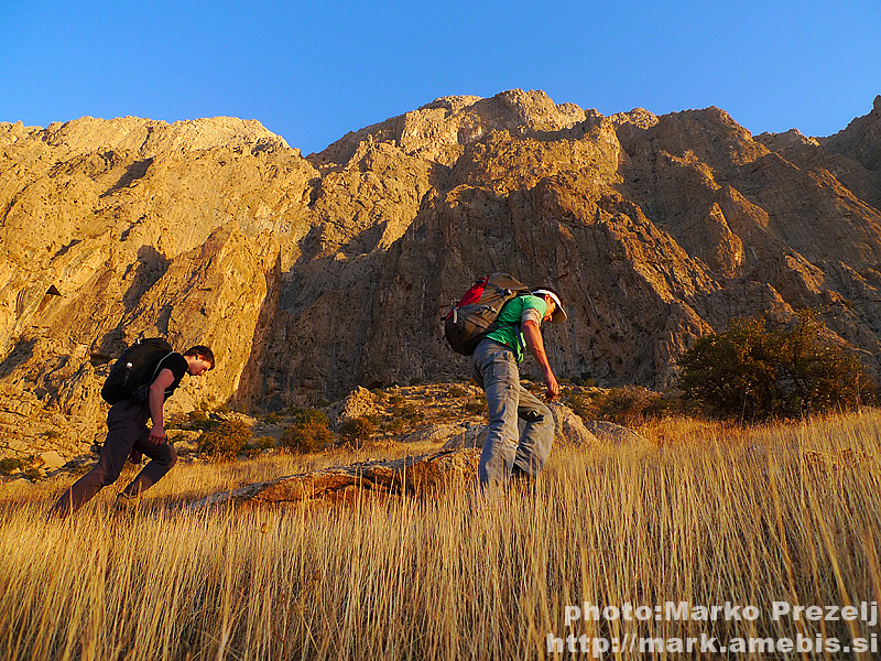 ΠΕΦΤΟΝΤΑΣ: Φωτογραφίες του Marko Prezelj από το Bisotun Wall, Iran.