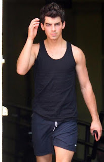 Famous Wold: Joe Jonas con nuevo corte de pelo