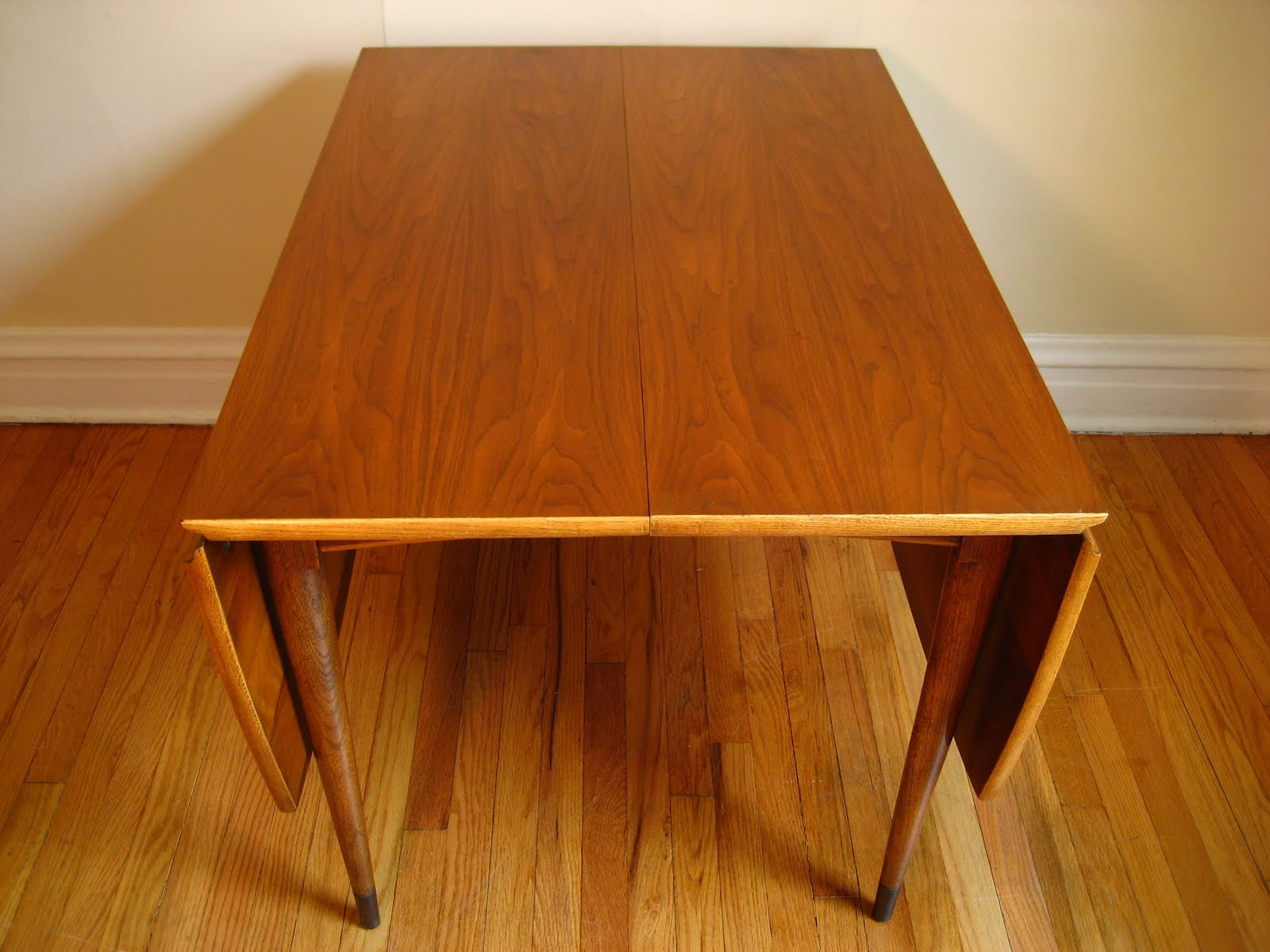 flatout design: Lane Acclaim Dining Table
