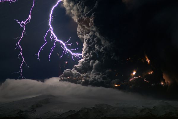 A MÍ ME DA MIEDO: Tormenta eléctrica en el volcán Eyjafjalla
