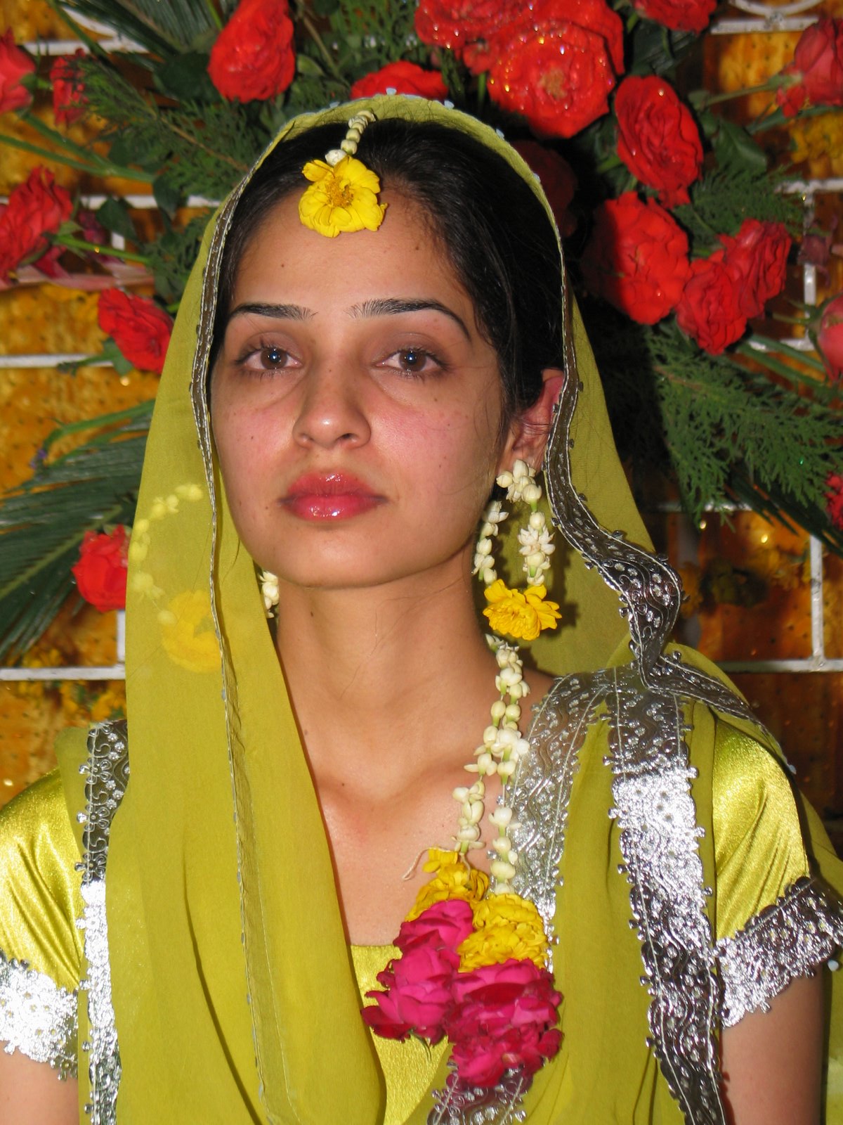 New Desi Photos: Rani shadi day eyes in tear