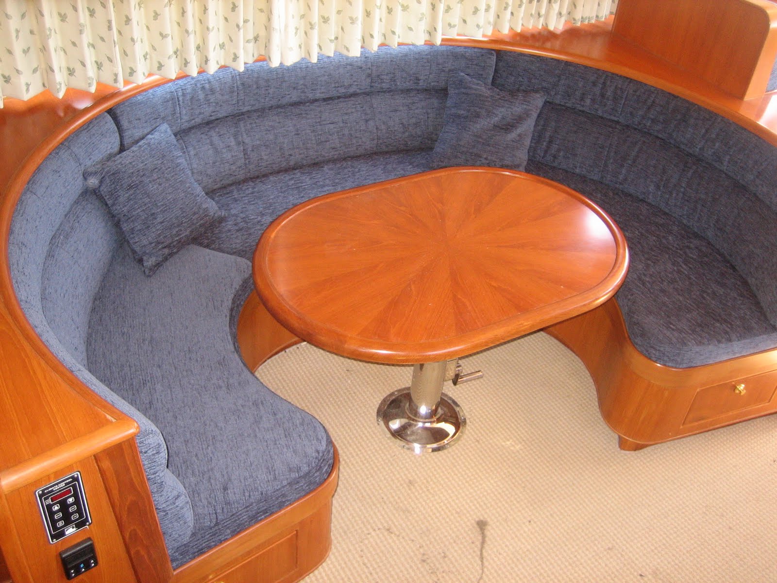 Colin Rouse Auto Trim : Motor Yacht Upholstery