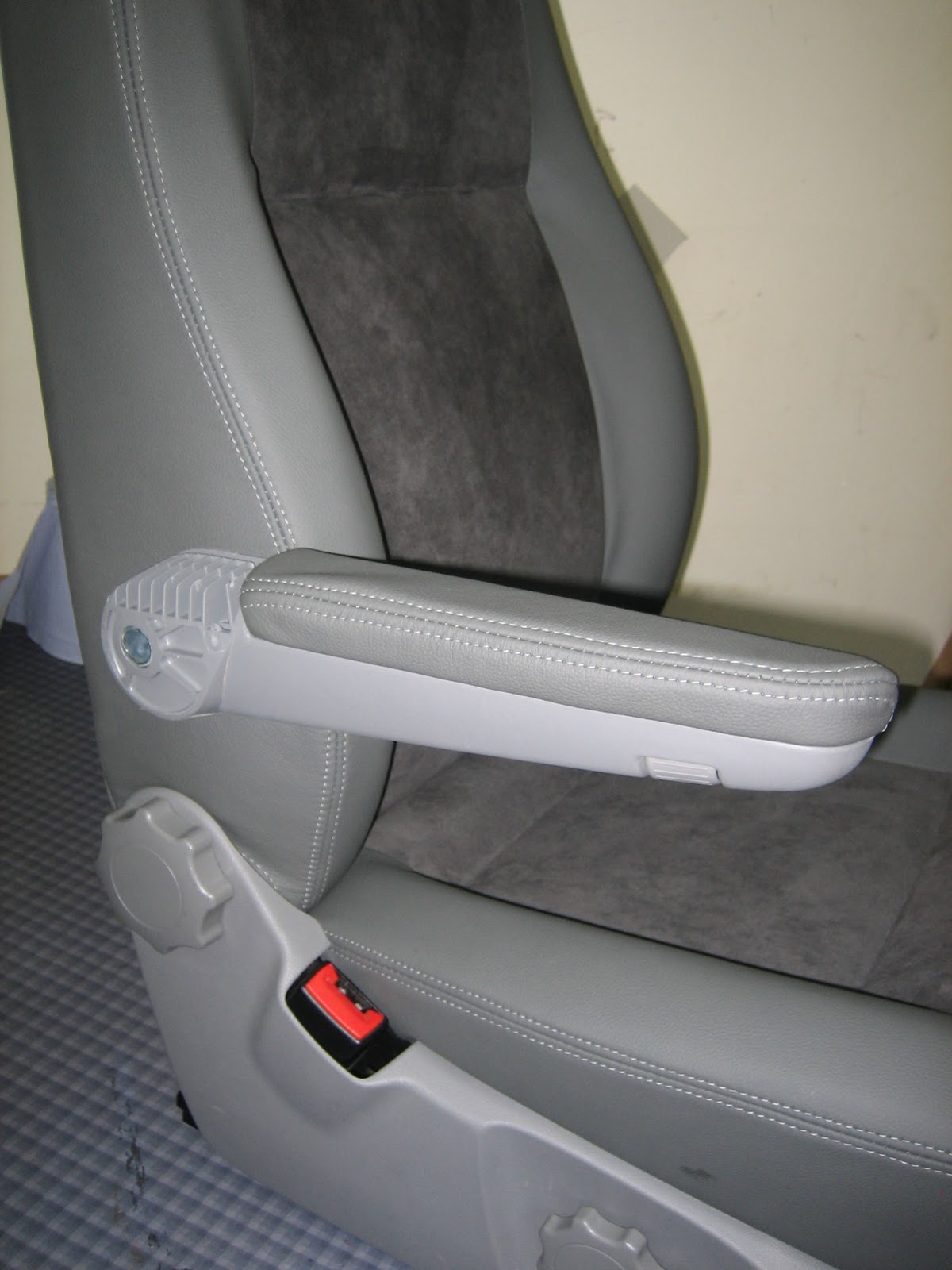 Colin Rouse Auto Trim : T 5 FRONT VAN SEATS IN LEATHER