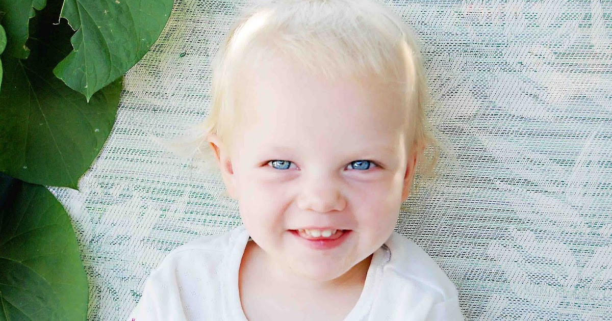 Trey and Lucy: family reunion toe heads