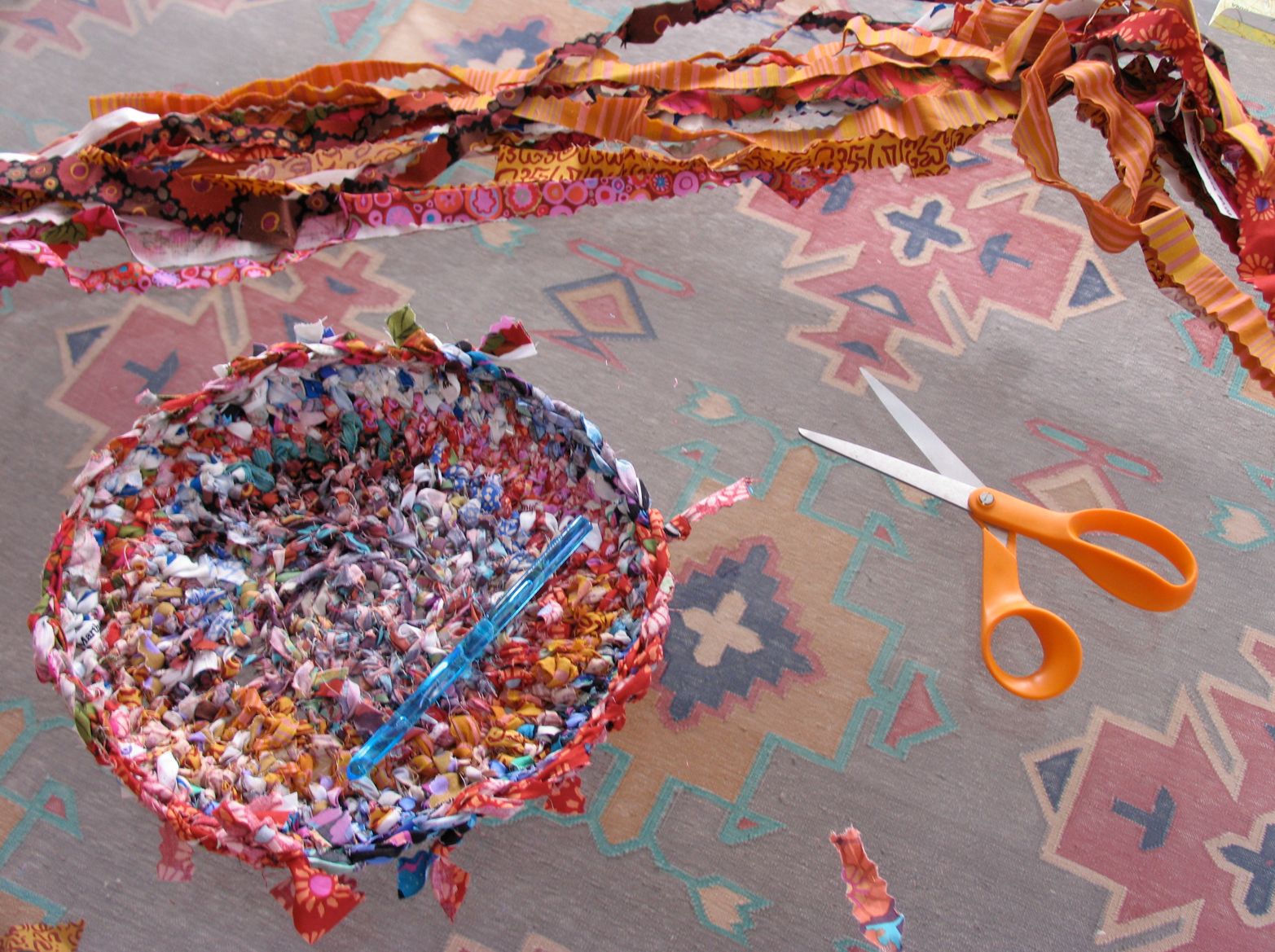 V Findlay Wolfe BLOG: rag rug/hat...