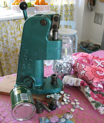 FollyandGlee: Button Therapy