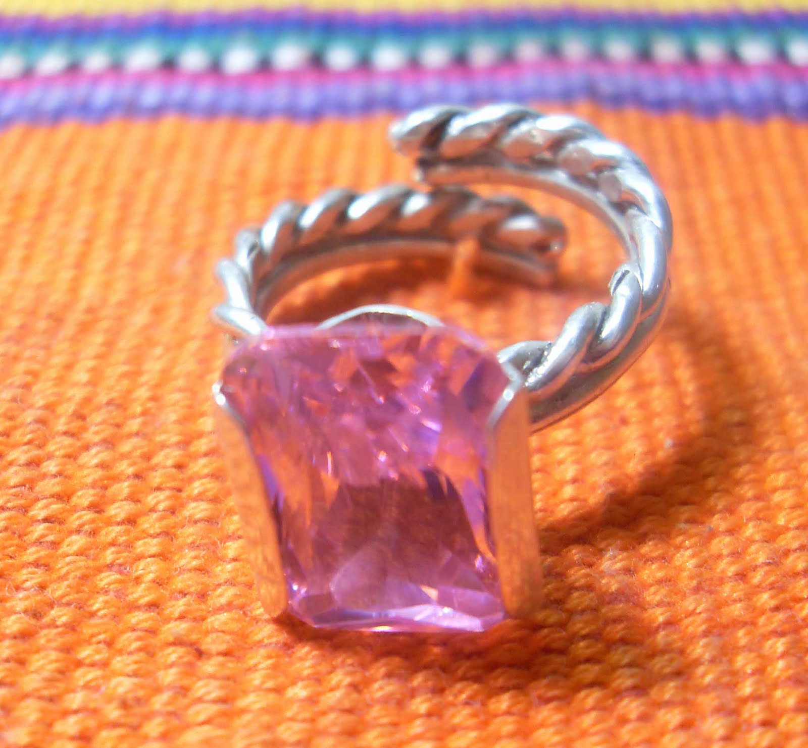 Piezas Sura: Anillo Piedra Rosada