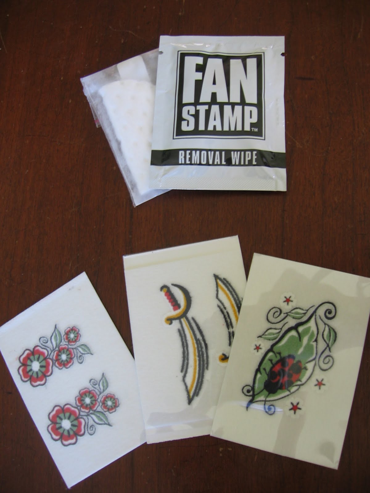 Bonggamom Finds: Fan Stamps Instant Face Paint Review and Giveaway