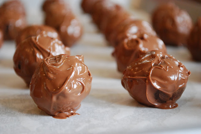 A Wise Woman Builds Her Home: Scrumptious Chocolate Truffles