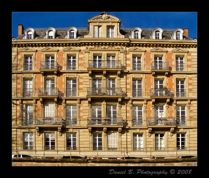 Fragmente de realitate: 2D Building