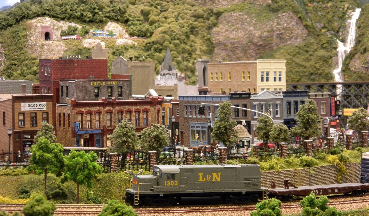 Richlawn Railroad: 1303 rounding Hoovertown