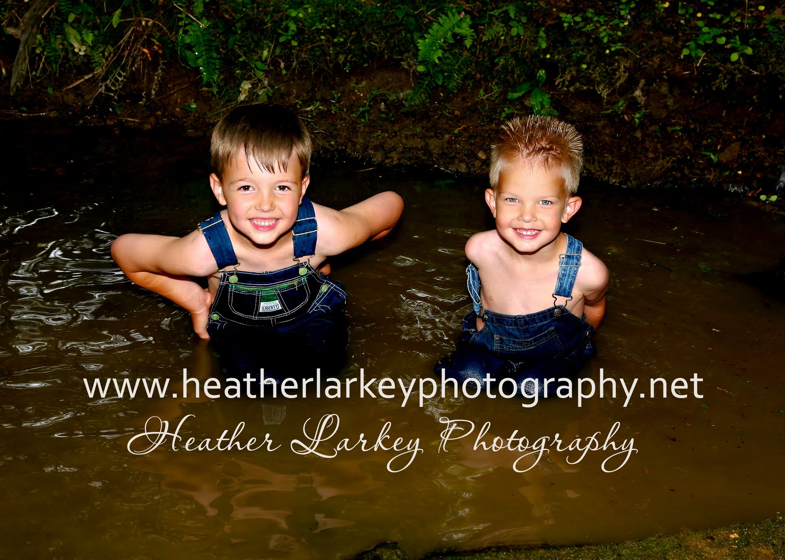 heather larkey photography: The Bargo kids...Creek session