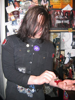 TrIbU UrBaNa: eMo: ¿¿¿ Pasos para ser EmO???