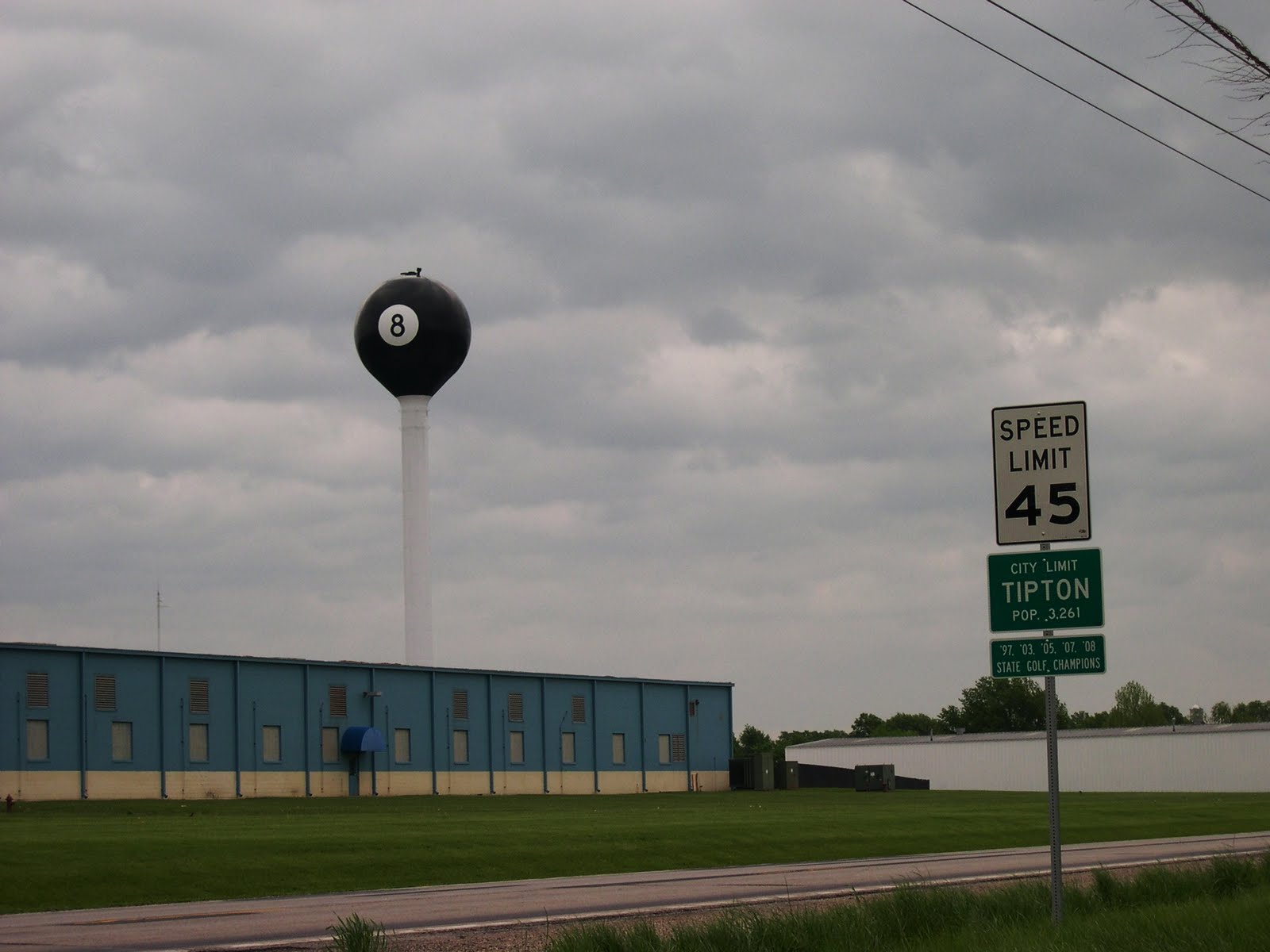 Where's Papa Dave?: 8 Ball Water Tower