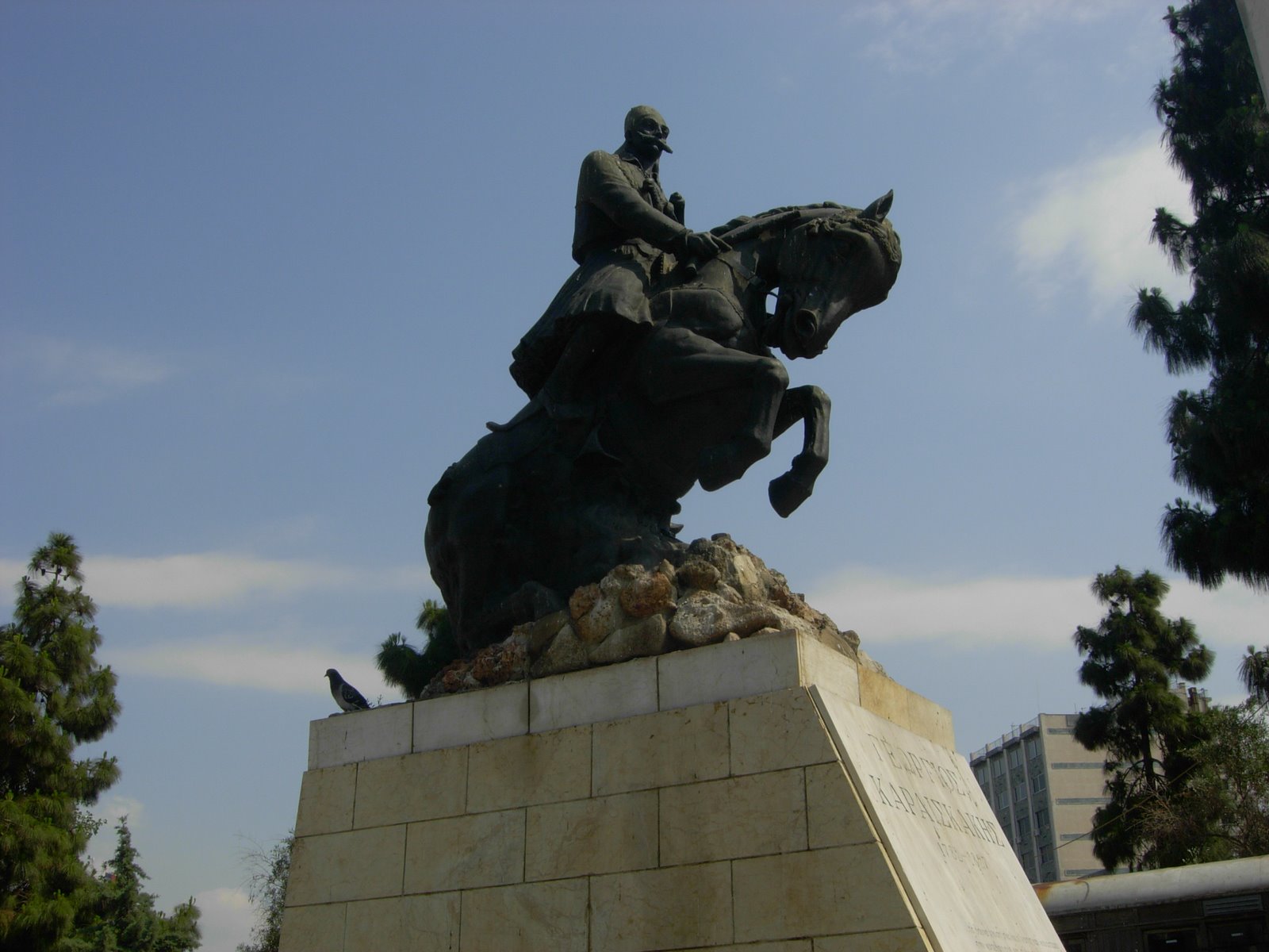 ερυθρολευκο μετεριζι: ΓΕΩΡΓΙΟΣ ΚΑΡΑΪΣΚΑΚΗΣ