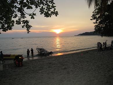 Mesmerizing Malaysia: Pantai Teluk Batik Lumut Perak