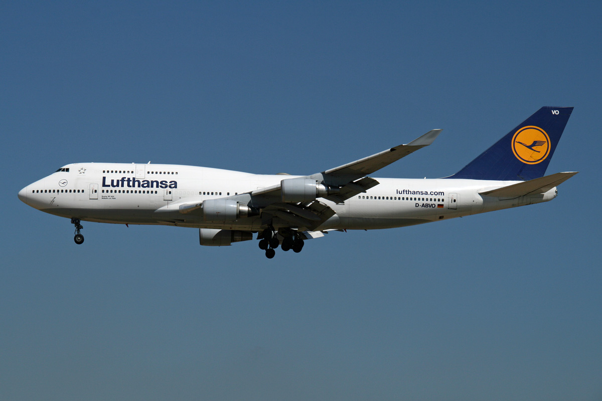 Planes and Trains - Planes 2010: D-ABVO / Boeing 747-430 / Lufthansa