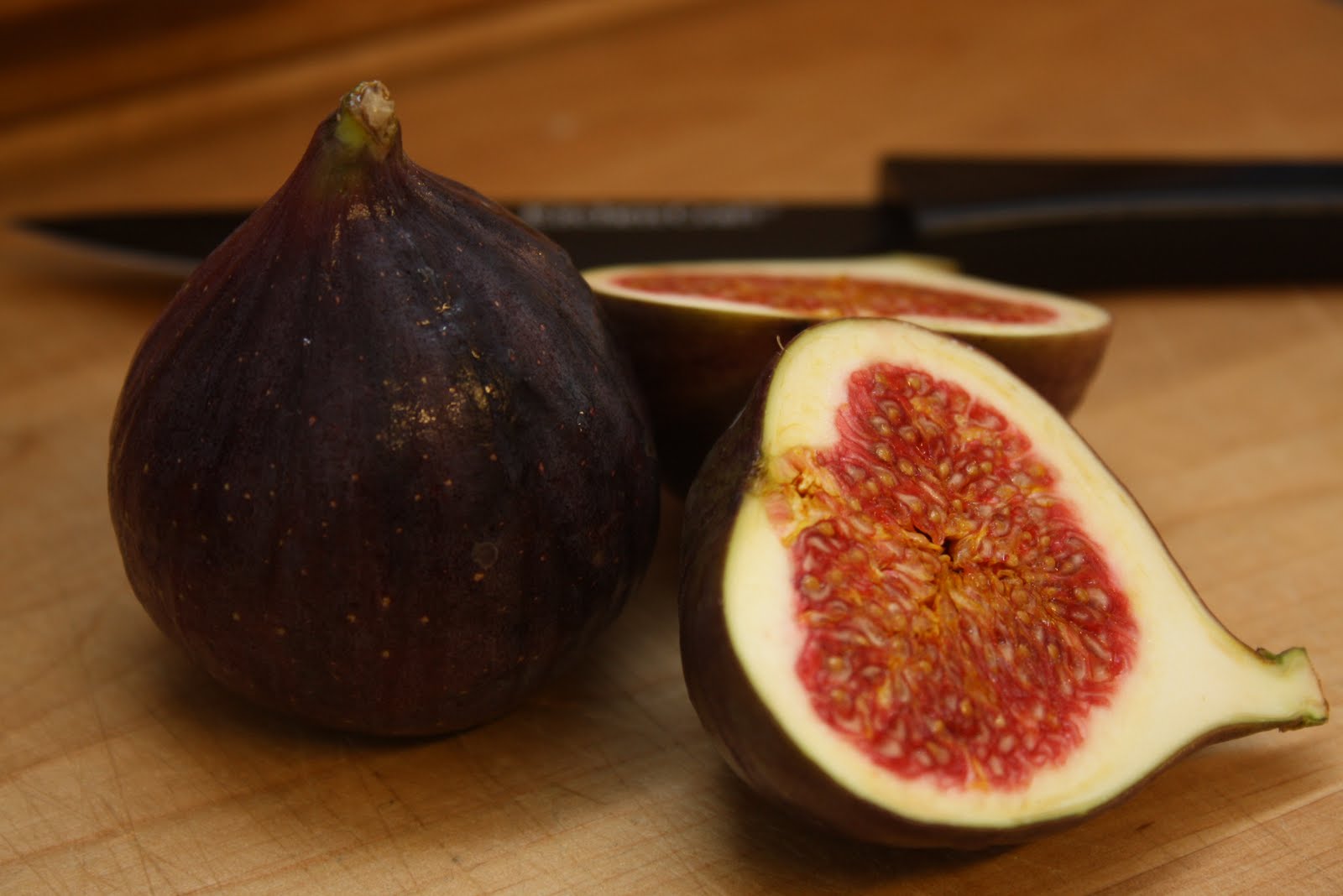 Anzkun kauha: Viikunaa ja prosciuttoa salaatin kera