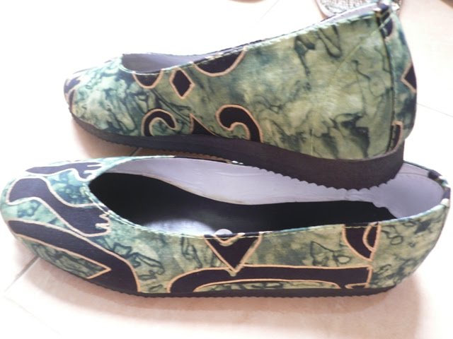 Collaboration Shop: Sepatu Batik Motif Tangan Green Edition
