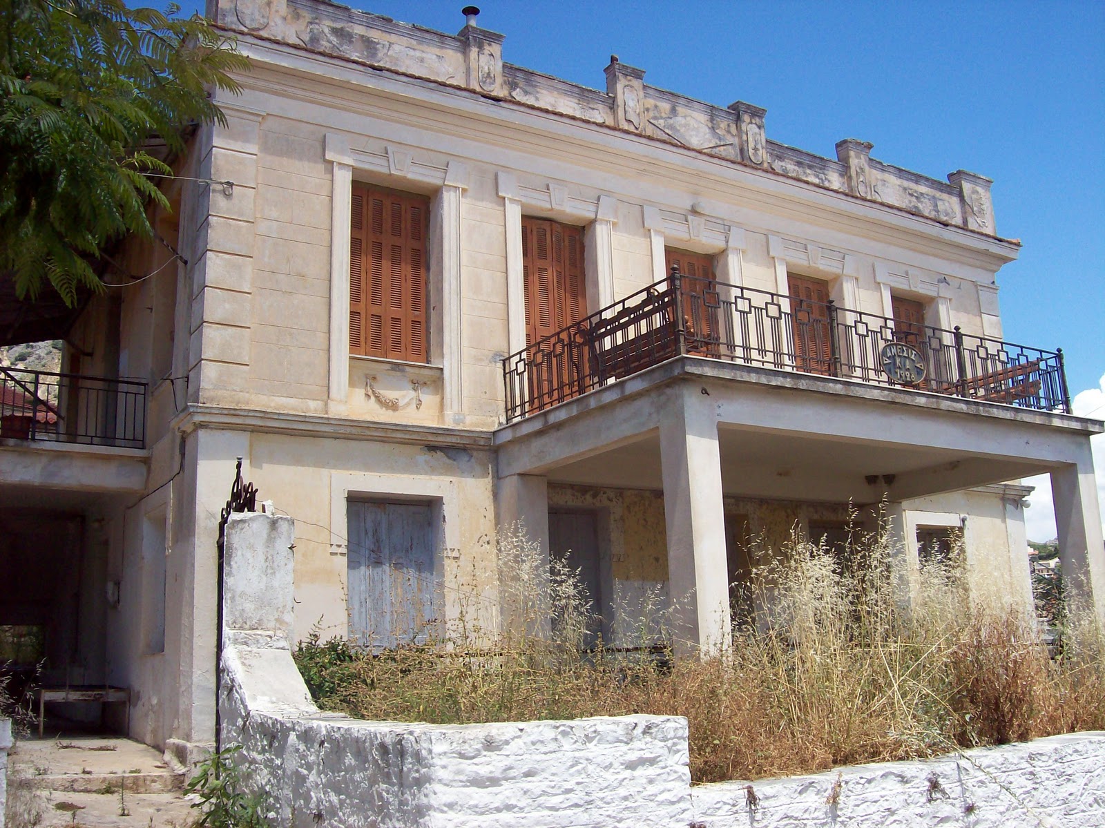 Φωτογραφίζοντας τον Αστακό: Η νεοκλασική αρχιτεκτονική του Αστακού