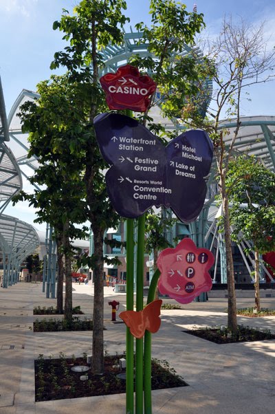 our life in Singapore: our visit to see Festive Walk at Sentosa