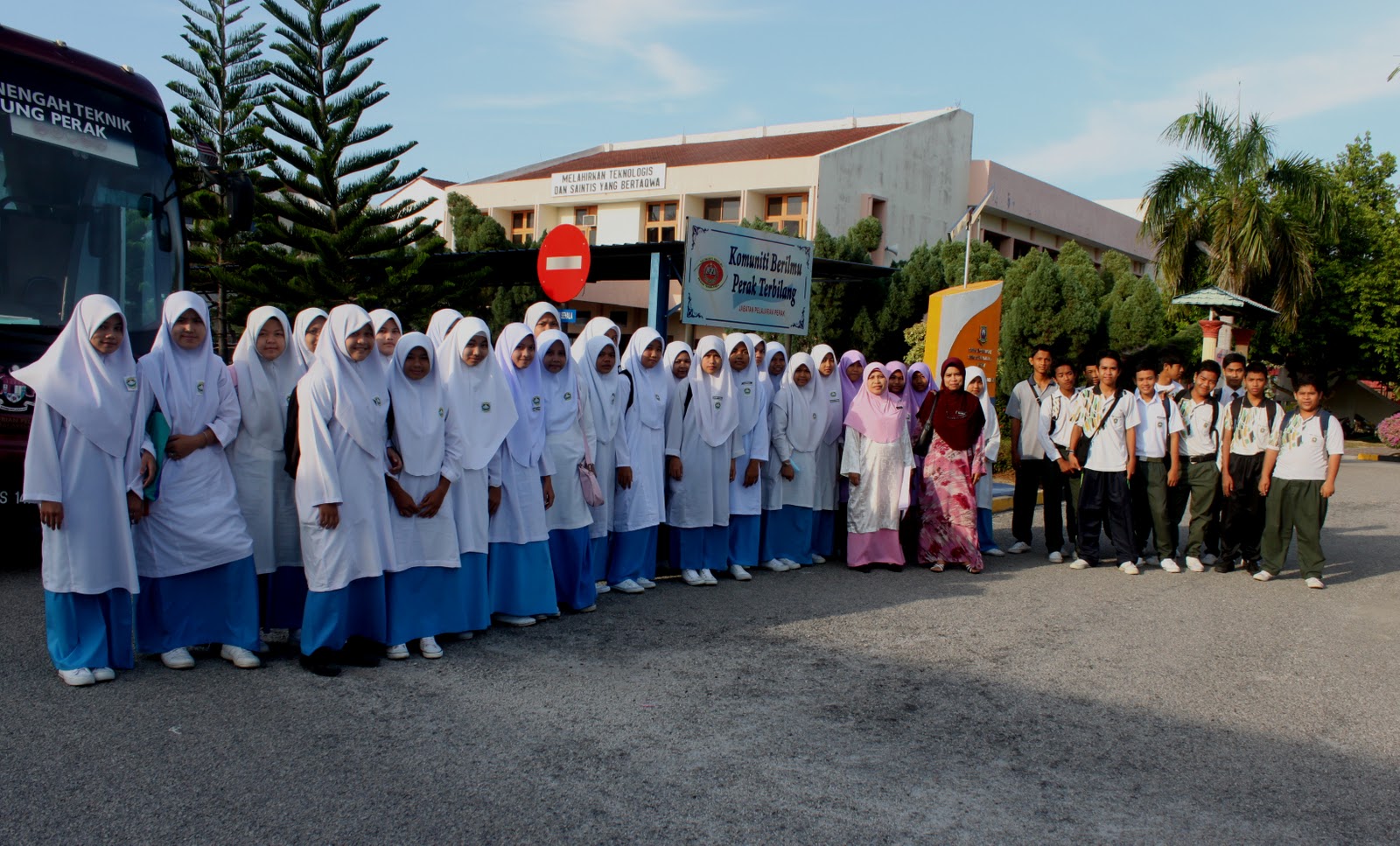 VOKASMA Today: OUTREACH PROGRAMME: VISIT BY SMK BATU 10 STUDENTS