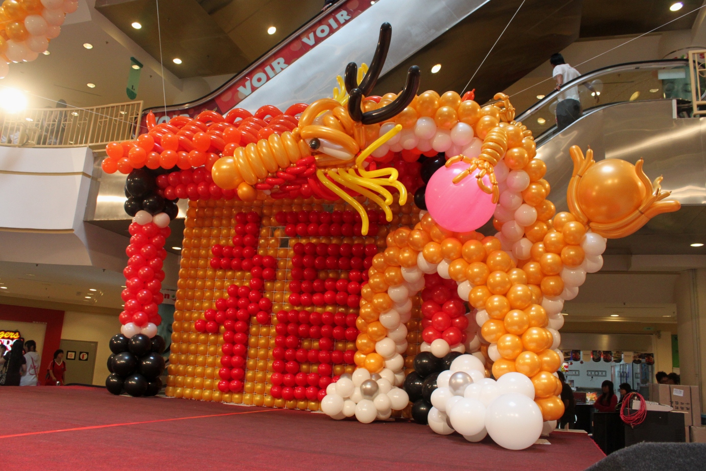 Xing Fu: MAJESTIC BALLOON DRAGONS