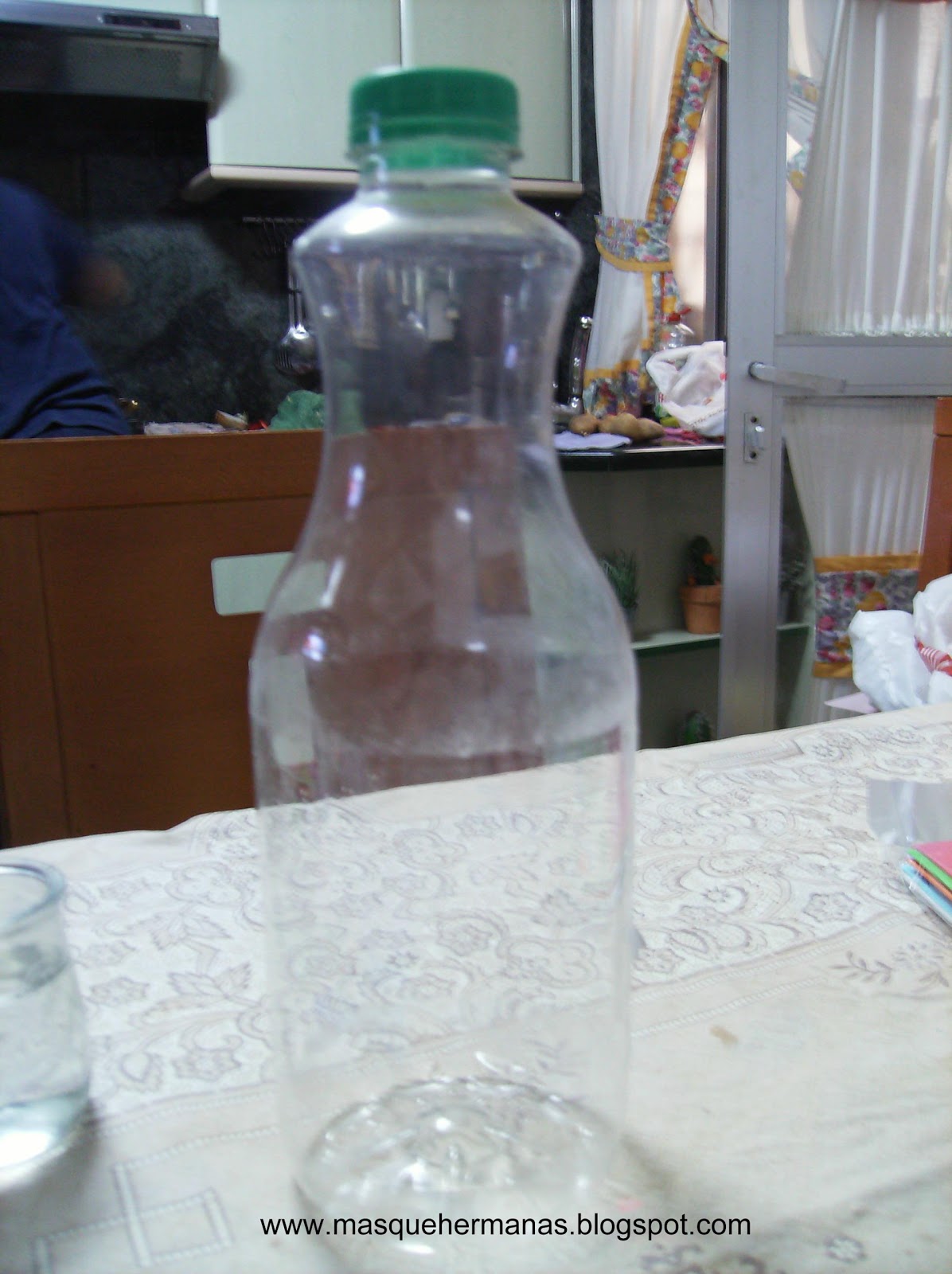 MÁS QUE HERMANAS: CREAR UN COHETE CON UNA BOTELLA DE PLÁSTICO