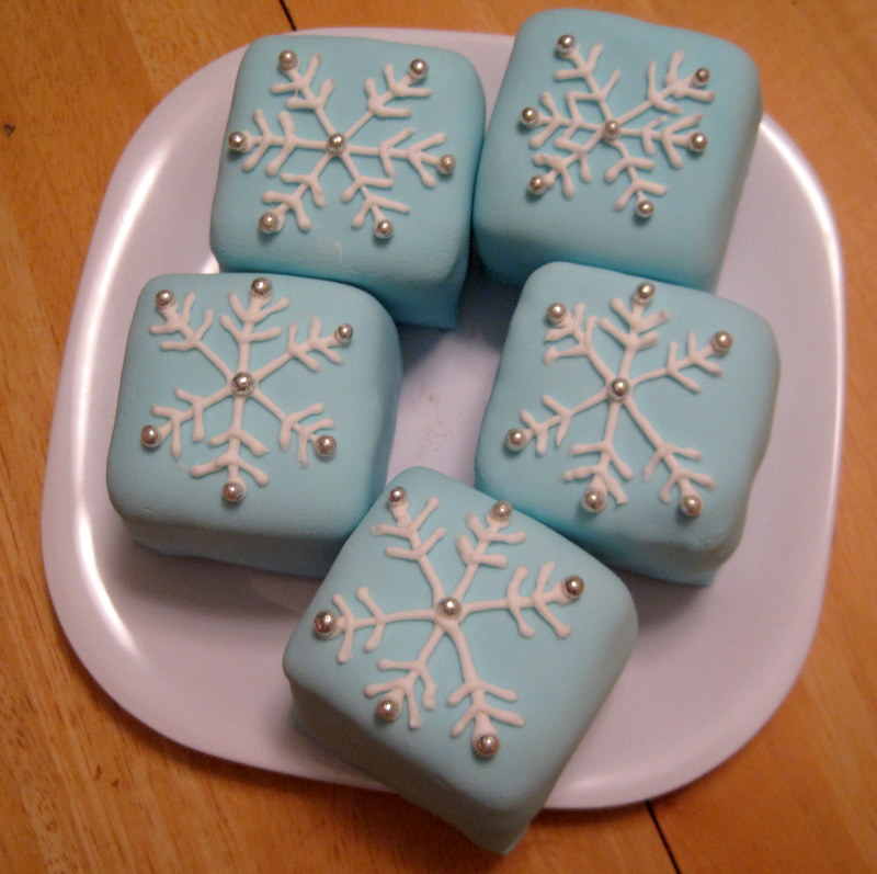 Cooper Cakes: The Twelve Cakes of Christmas - (#8) Mini Snowflake Cakes