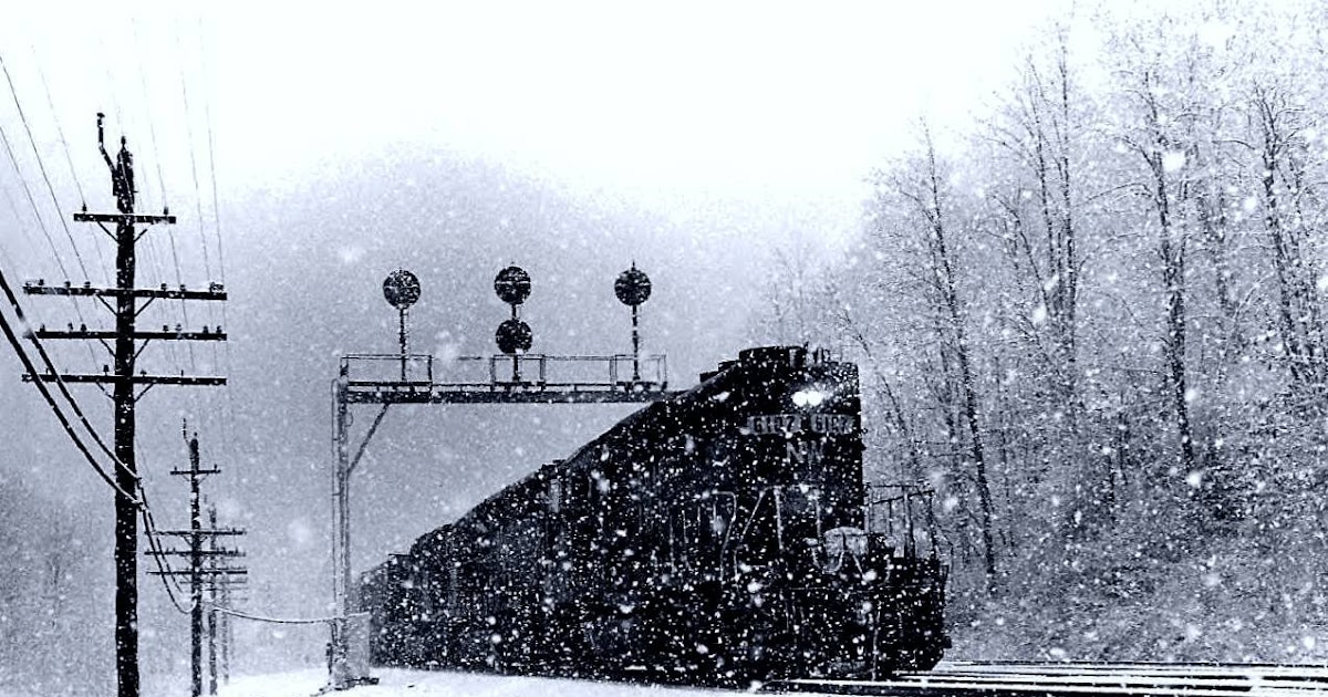 Imagini Desktop Poze Wallpapers: Poza Tren - Peisaj de Iarna Wallpaper