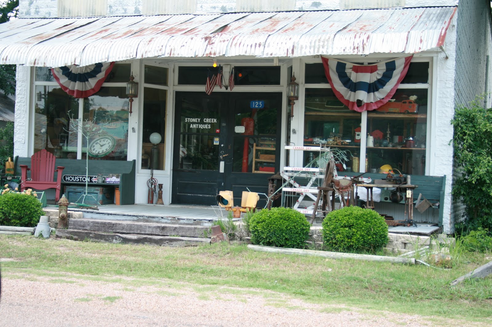Carmine Chamber of Commerce: Unique Antiques and Stoney Creek Antiques