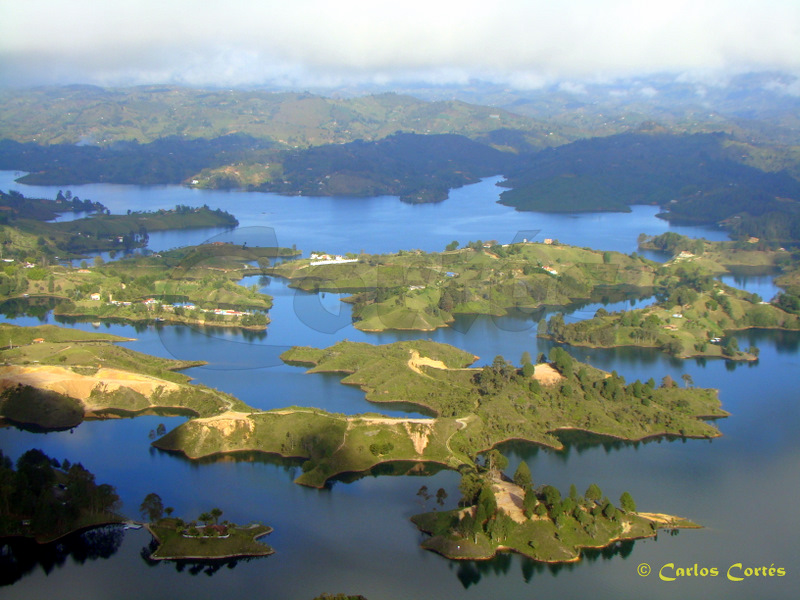 FOTOGRAFÍA AÉREA DE COLOMBIA: Embalse de Guatapè - Antioquia