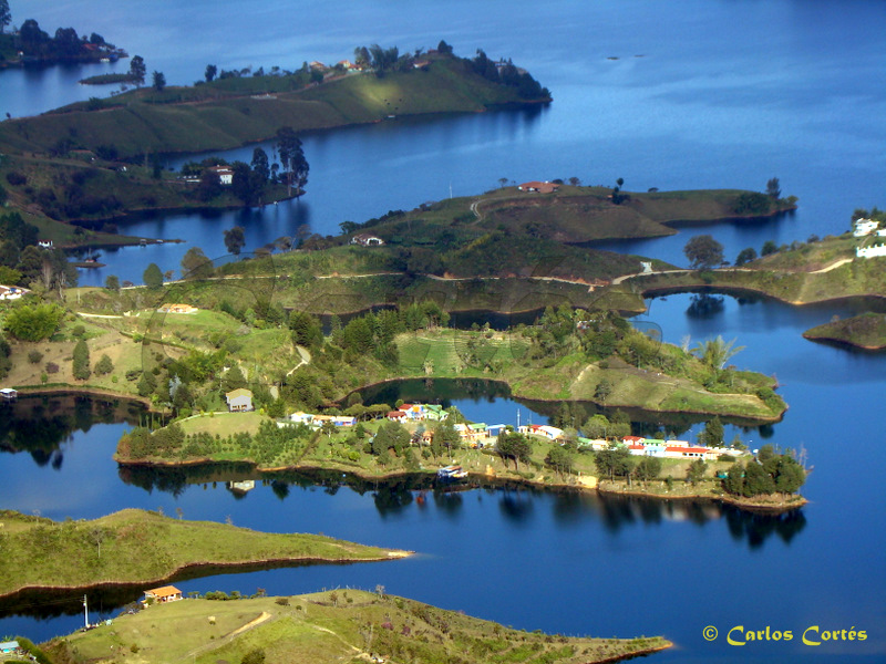 FOTOGRAFÍA AÉREA DE COLOMBIA: Embalse de Guatapè - Antioquia