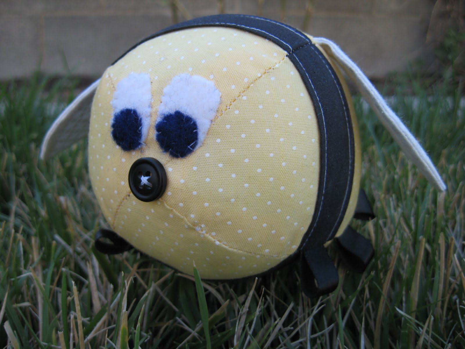 Craft with Confidence: Bubble Bee Tutorial (bug 1 of 3)