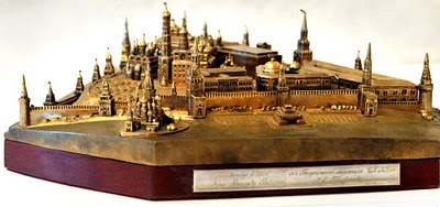 Building Collector: Rare Moscow Kremlin Souvenir on Exhibit