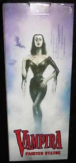 Vampira Statue