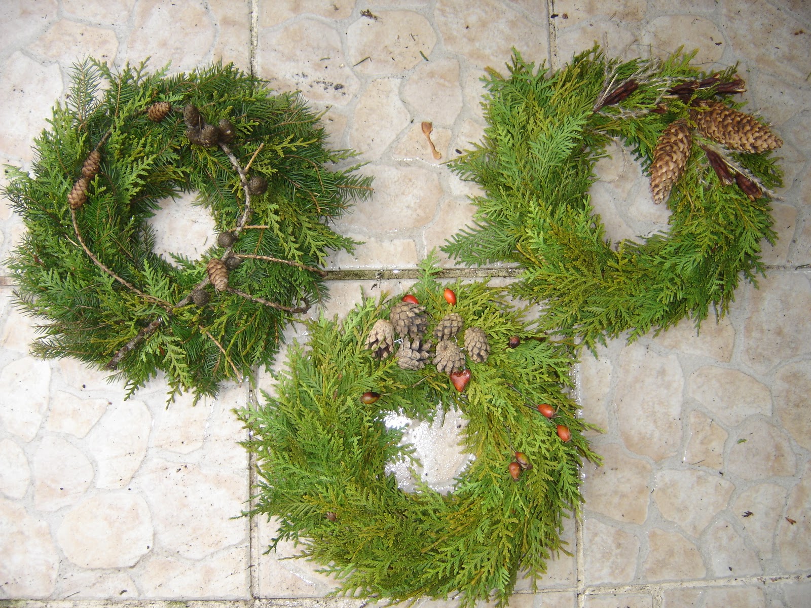 Lerblomster: Kransar och gravdekorationer