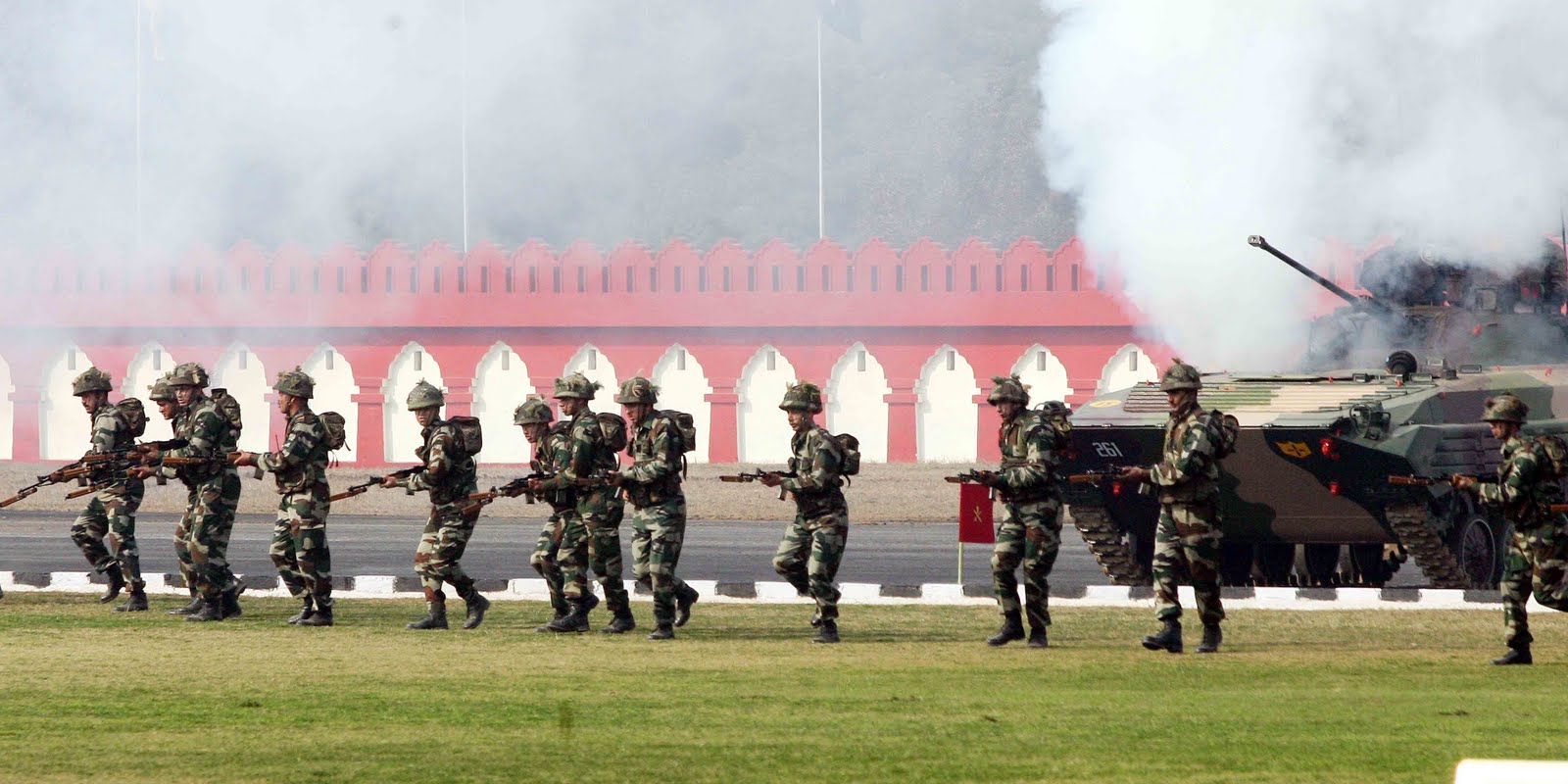 LIVEFIST: PHOTOS: Army Demo At Western Command Parade