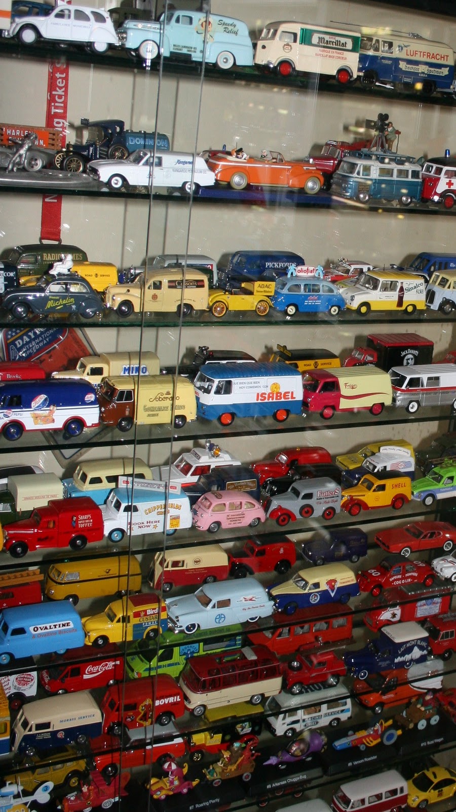 SERGIO GOLDVARG: Pictures of my scale model car collection